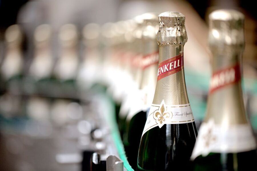 Wiesbaden: Sparkling Winemaking Tour with 3-Glass Tasting - The Tasting Experience