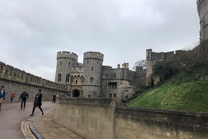 Windsor Castle and Hampton Court Private Car with Driver Guide - Summarizing the Value