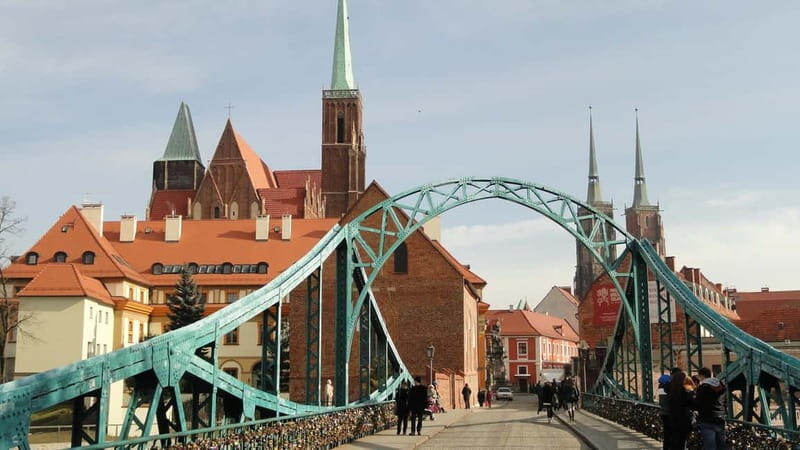 Wroclaw: Old Town, Ostrów Tumski, and Dwarves Guided Tour - Exploring the Odra Islands and Market Square