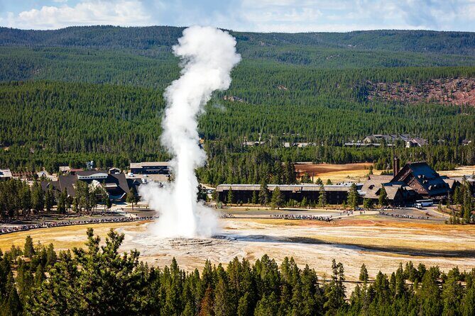Yellowstone: Private Guided Tour - Detailed Breakdown of the Itinerary