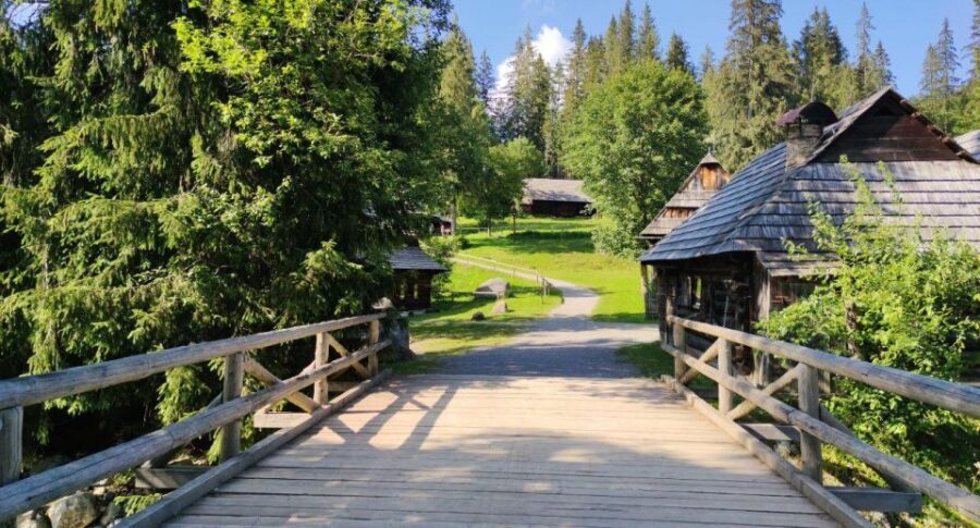Zakopane: Oravsky Castle & Orava Village Tour - Authenticity and Scenic Value