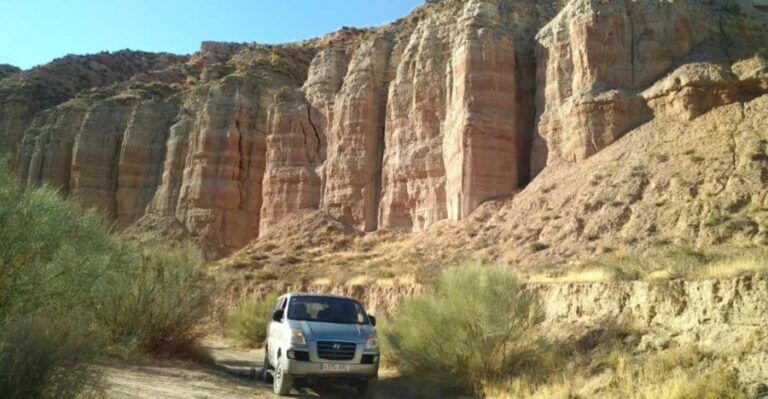 4x4 Los Coloraos Día completo Desert Tour Gorafe - Discovering the Granada Geopark in a 4x4