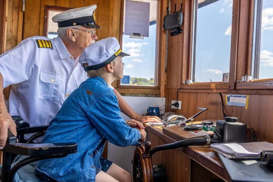Aarhus Havnerundfart: Aarhus Harbor Cruise with Guide - The Experience and Guest Perspectives
