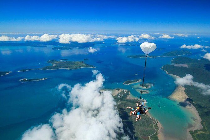 Airlie Beach Tandem Skydive Over the Whitsunday Islands - The Guides & Safety