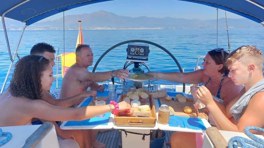 Always private 4 hour - Sail- dolphin Yacht Charter-paddle - Evaluating the Cost and Value