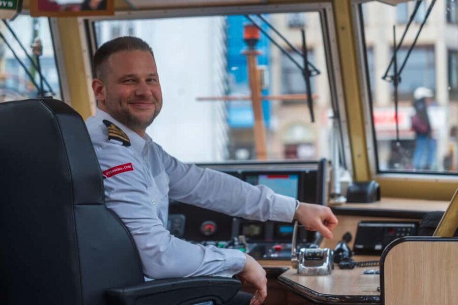 Amsterdam: Canal Cruise with Free Dutch Stroopwafel - Exploring the Details of the Canal Cruise Experience