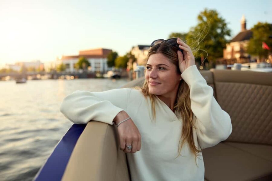 Amsterdam: Evening Canal Cruise With Unlimited Drinks Option - The Itinerary Breakdown: What Makes the Cruise Special