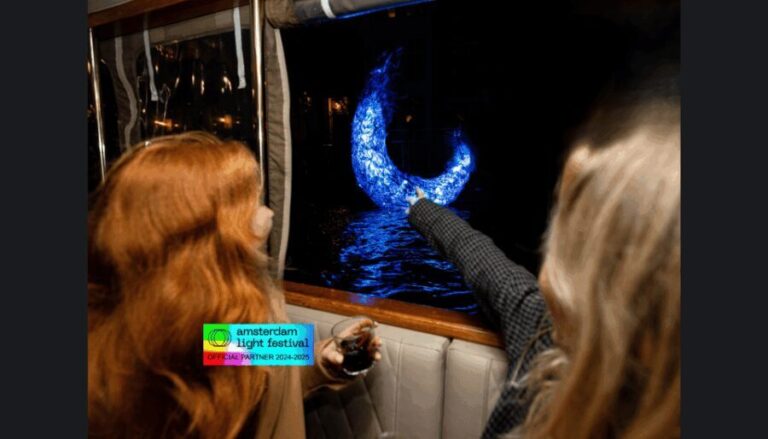 Amsterdam: Light Festival Cruise w/ Hot Drinks & Bite option - The Boat and Comfort
