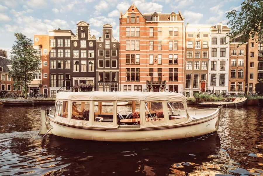 Amsterdam: Light Sculptures Small Boat Tour with Gluhwein - The Itinerary and Experience Breakdown