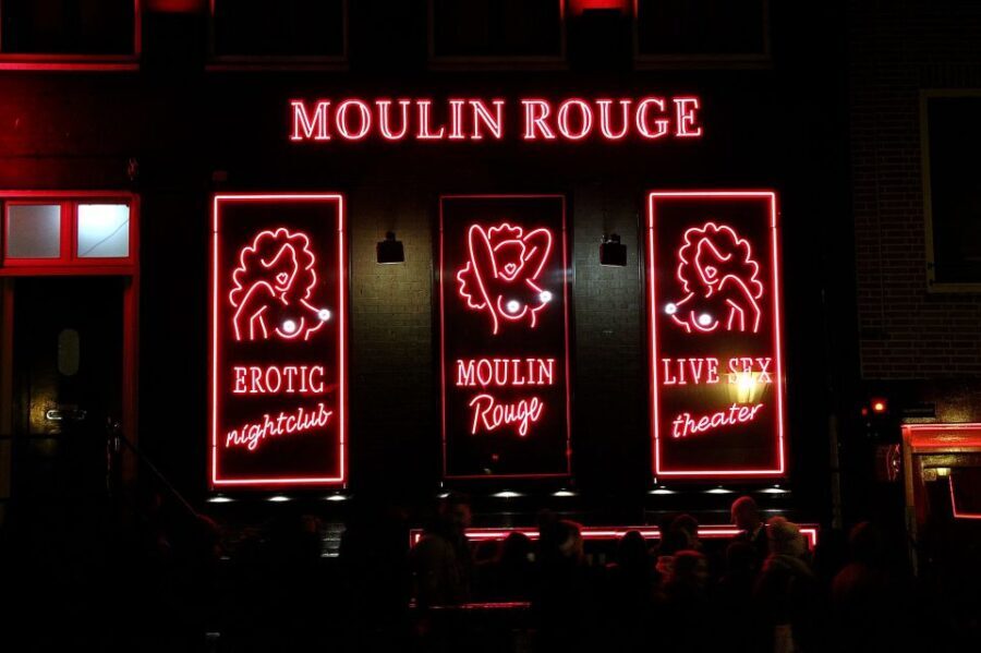 Amsterdam: Red Light District Tour in English or German - Duration and Itinerary Breakdown