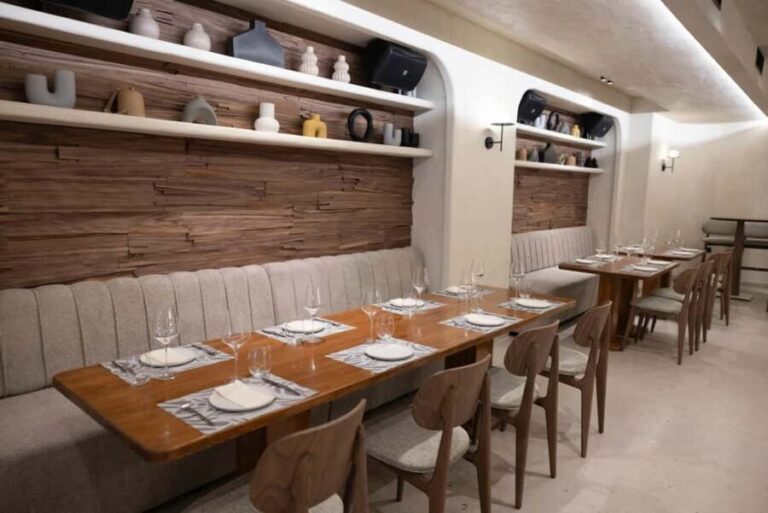 Athens: Mediterranean Food & Cocktails at Stylish Barbaro - The Venue and Ambiance