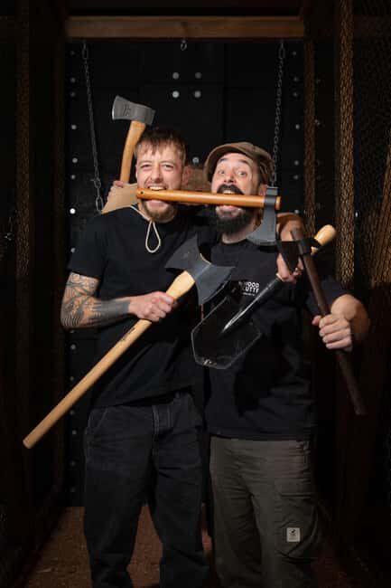 AXE THROWING & ENJOYING DRINKS IN COLOGNE'S FIRST AXE THROWING BAR - A Closer Look at the Experience