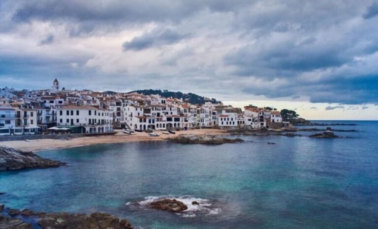 Barcelona: Costa Brava boat tour and lunch - The Coves and Water Activities