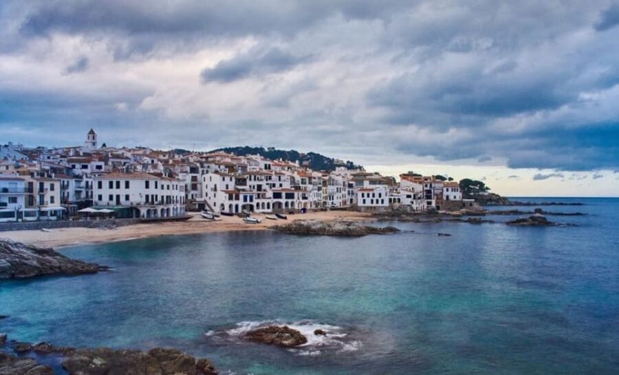 Barcelona: Costa Brava boat tour and lunch - The Coves and Water Activities