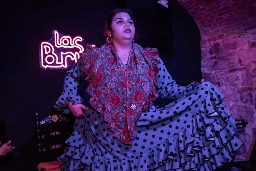 Barcelona: Espectáculo de FLAMENCO íntimo en Las Brujas Club - What to Expect During Your Visit