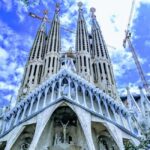 Barcelona: Sagrada Familia Guided Tour with Tickets - The Atmosphere and Logistics
