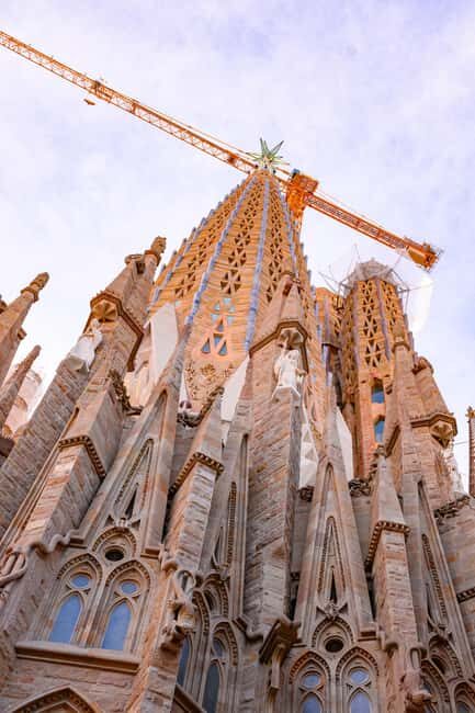 Barcelona: Sagrada Familia Tour & Authentic Tapas Experience - The Gothic Quarter Tapas Tour