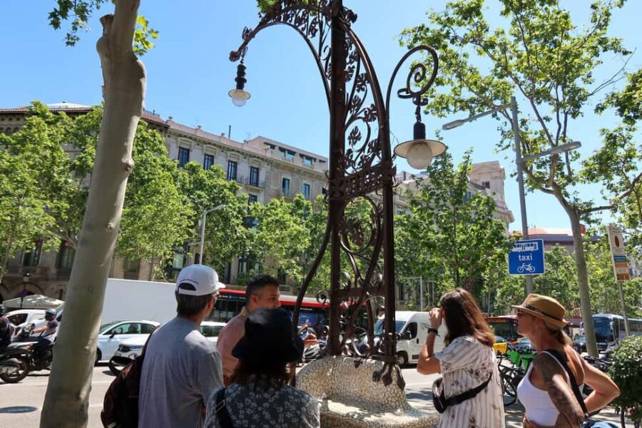Barcelona Small Group Tapas Tour with 6 Tastings & 3 Drinks - Discovering the Architectural and Culinary Gems of Barcelona