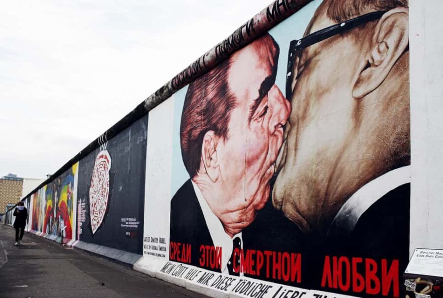 Berlin: Bus Tour to Sachsenhausen Concentration Camp & East Side Gallery - Authentic Feedback from Past Participants