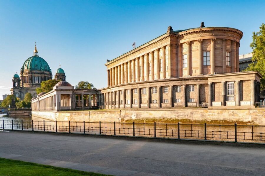 Berlin: Entry to Alte Nationalgalerie - An In-depth Look at the Alte Nationalgalerie