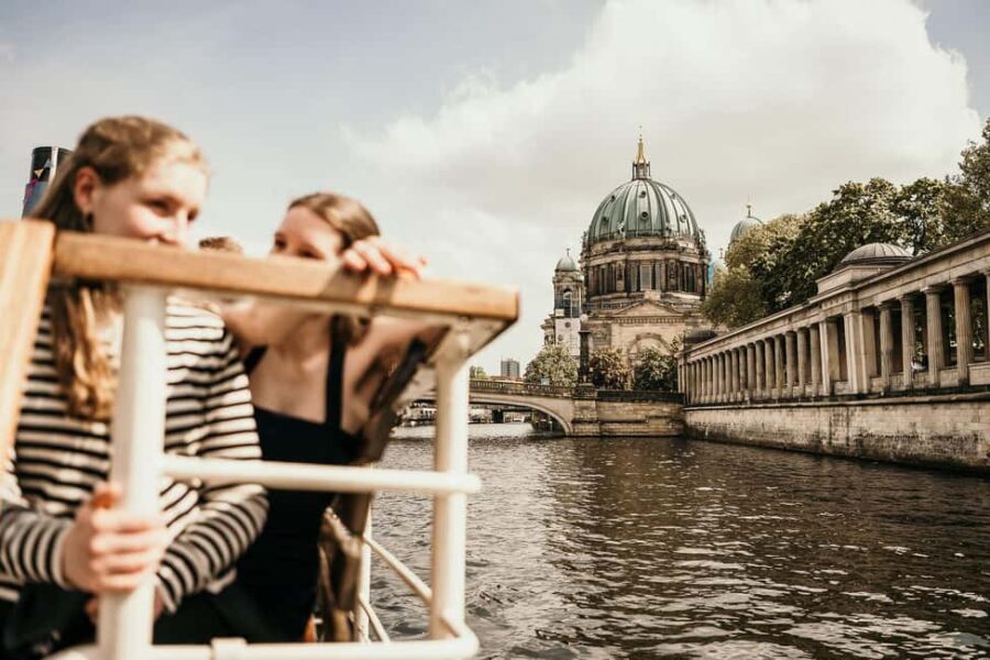 Berlin: Italo Disco Sunset Cruise on the Spree River - What Makes This Cruise Stand Out?