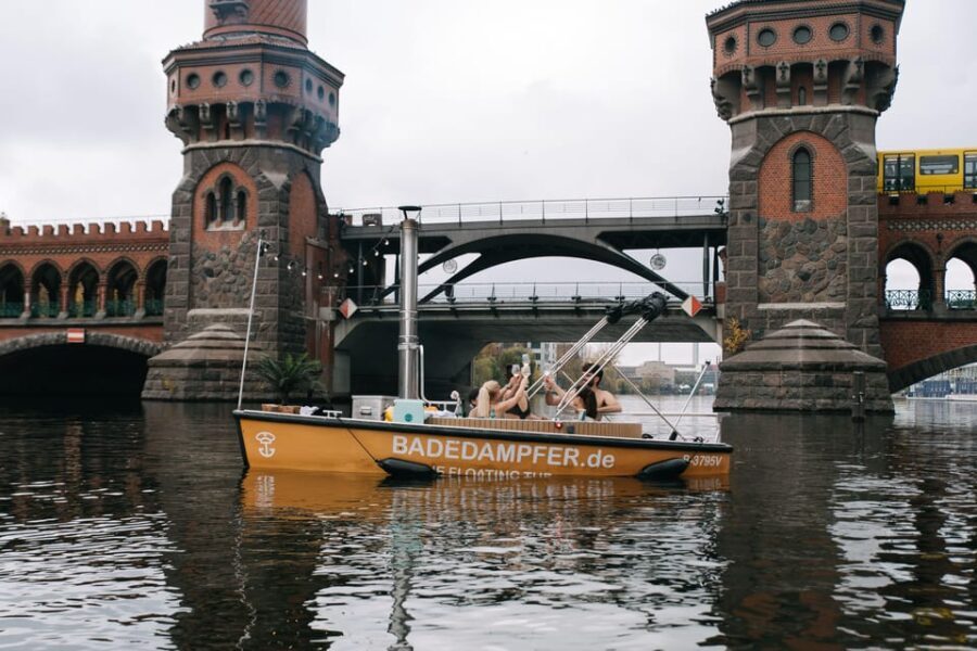 Berlin: Self-drive hot tub boat experience - Key Points