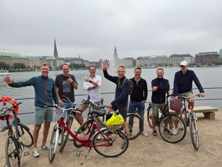 Bike tour around the Alster - Celebs, water, and nature - An In-Depth Look at the Hamburg Alster Bike Tour
