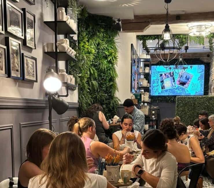 Bilbao: Paint on ceramics at the city's only ceramicafé - Key Points