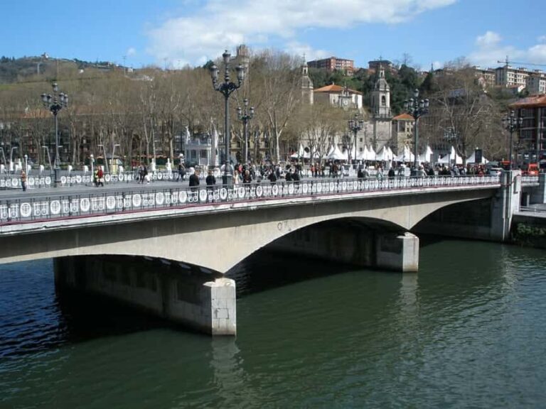 Bilbao: Private Walking Historic & Cultural Tour - Exploring Bilbao with a Private Guide