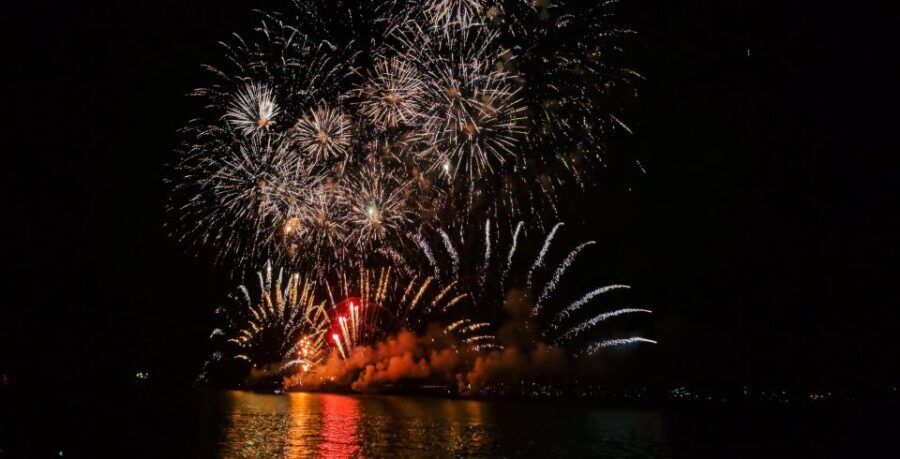 Boat Tour: Sailing into 2026 NYE in Lisbon 3H w/Champagne - The Route and Sights