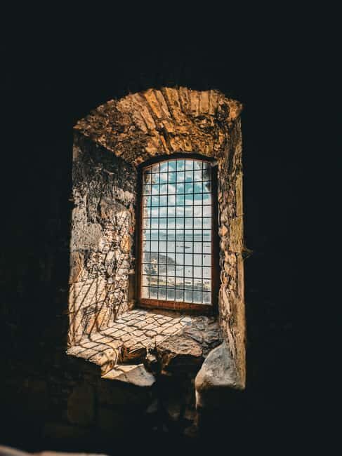 Boat trip and guided tour to Inchcolm Island - Inside Inchcolm Abbey: A Historic Treasure