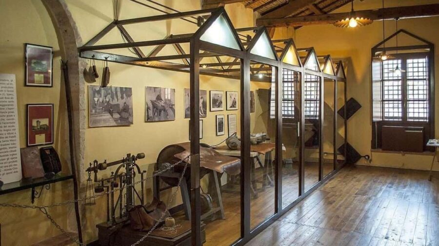 Bosa: visit to the Tannery Museum with Malvasia wine tasting - Discovering Bosa and Its Tannery Museum