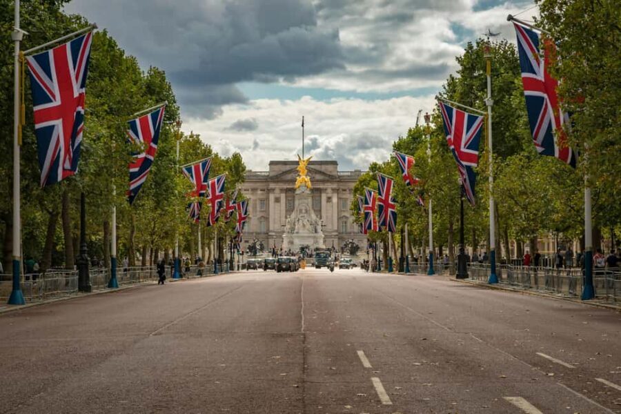Buckingham Palace, Change the Guard & Crown Jewels Tour - The Practical Side: What to Expect