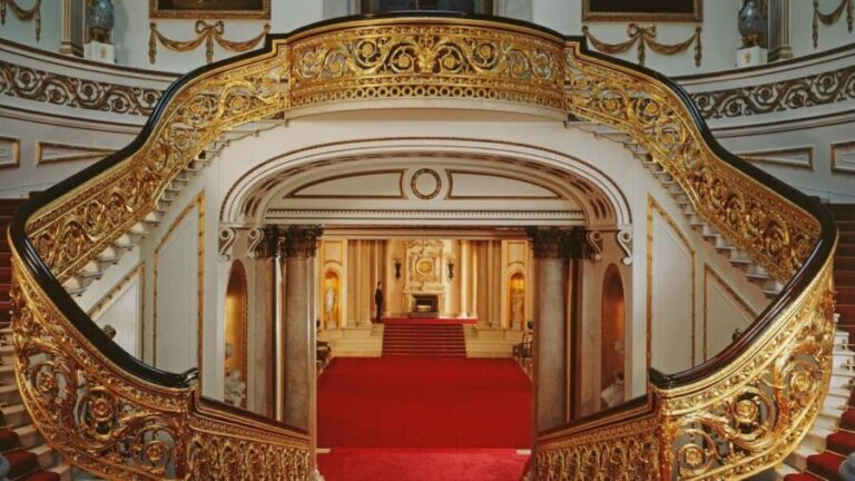 Buckingham Palace State Rooms Entry & Royal London Audio App - Exploring the Royal Side of London
