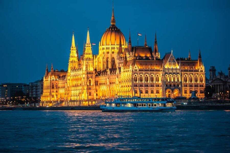 Budapest: By Night Sightseeing Cruise with Welcome Drink - The Itinerary and What to Expect