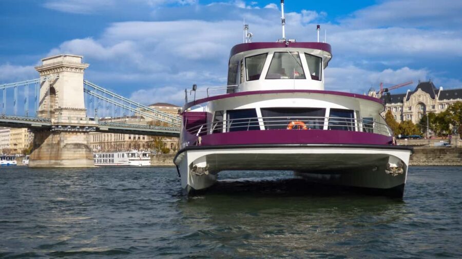 Budapest: Catamaran Pizza Cruise - The Sights: Why This Cruise Is Worth It