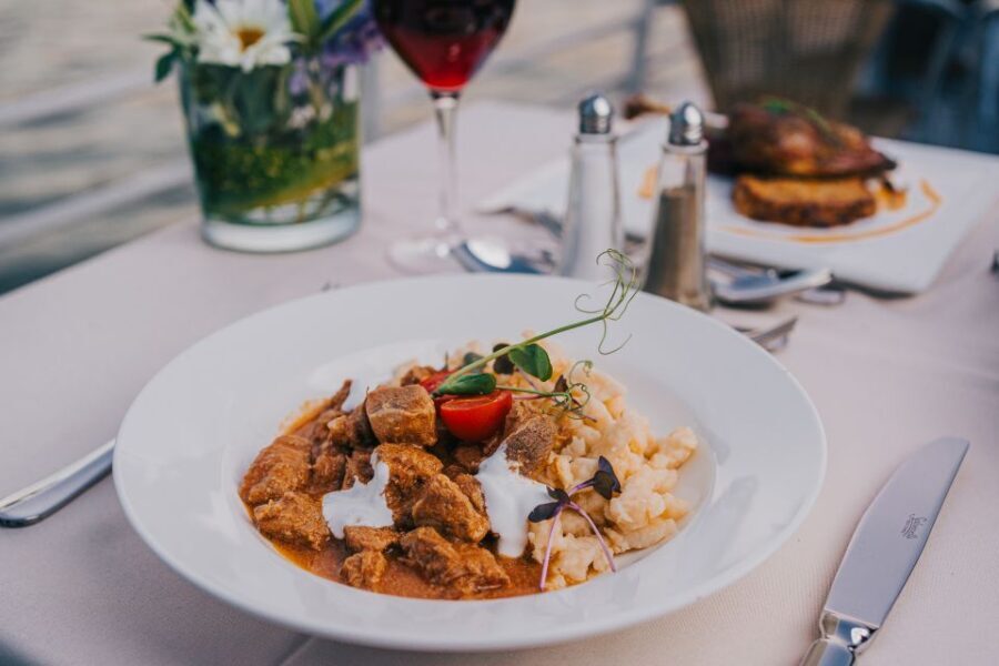 Budapest: Evening Cruise and Dinner with Welcome Drink - The Dining Experience: A Four-Course Hungarian Feast