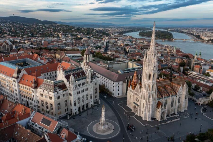 Budapest: Grand City Walking Tour with a Guide - Detailed Breakdown of the Itinerary