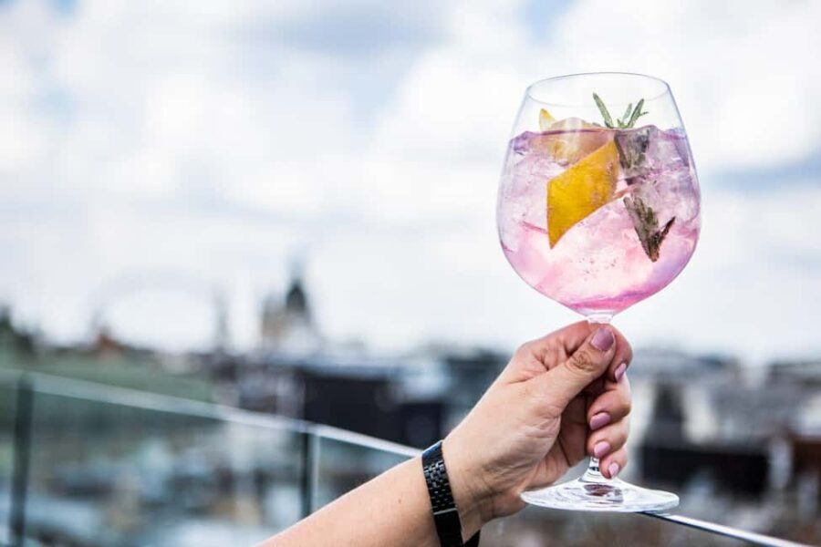 Budapest instyle: Private City Tour with Rooftop Bar Visit - Discovering Budapest: What to Expect from This Private Tour