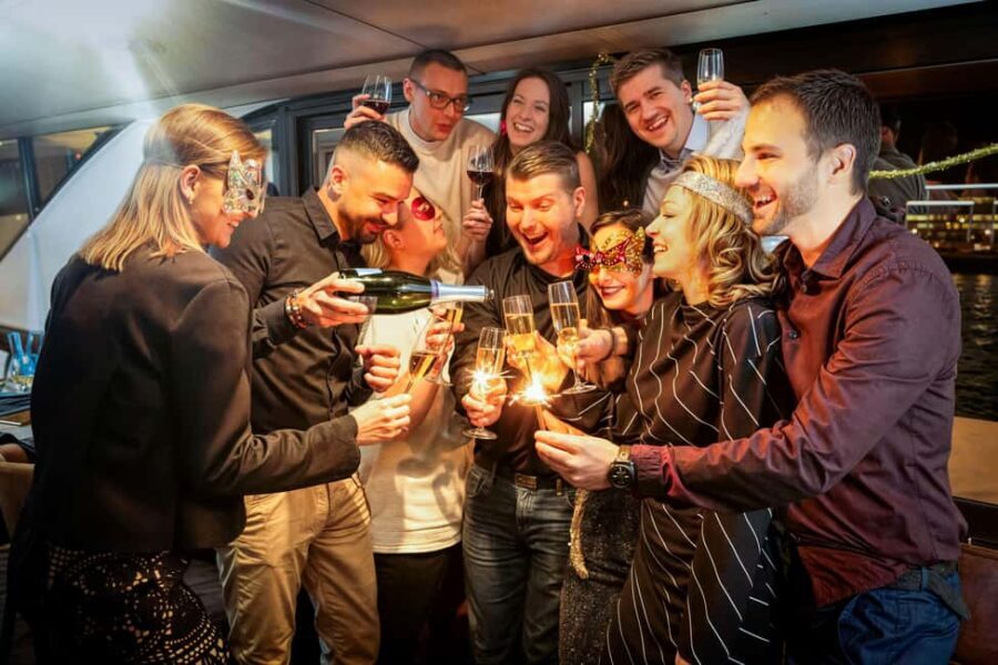 Budapest: Midnight Prosecco Cruise - What Does the Cruise Entail?