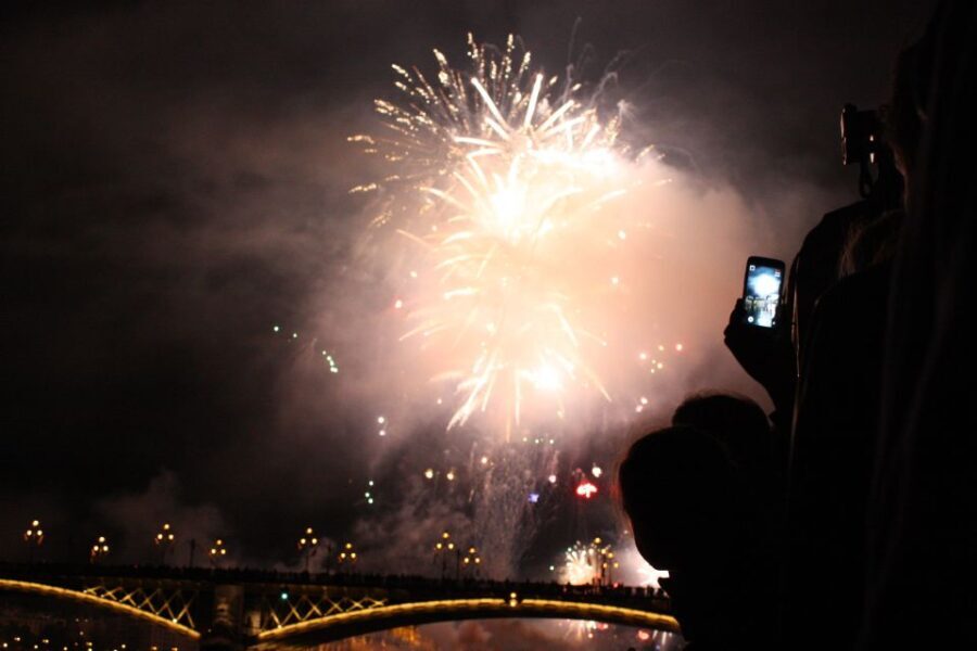 Budapest: New Years Eve Boat Cruise with Unlimited Drinks - The Real Guest Perspectives