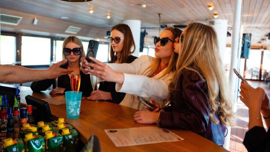 Budapest: Sip & Sail Cruise with Aperol & Prosecco Cocktails - Authentic Experiences: What Travelers Say