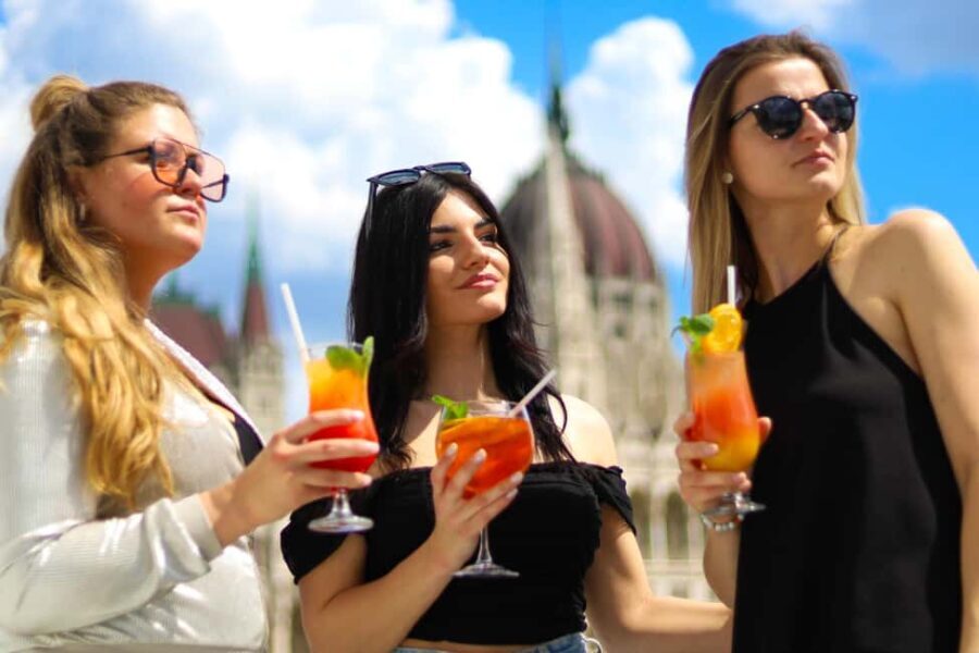 Budapest: Sunset Cocktail Cruise - Analyzing the Value
