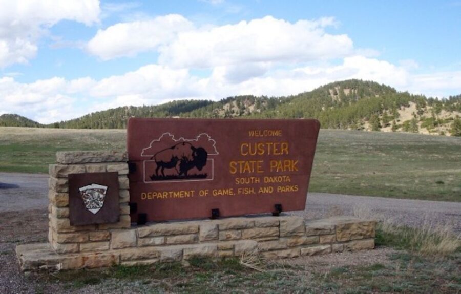 Buffalo Jeep Safari & Mammoth Site Tour - The Mammoth Site in Hot Springs