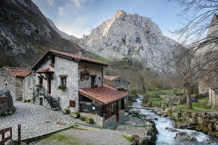 Bulnes: Excursion with funicular and Cabrales cheese cave in the Picos de Europa - The Funicular to Bulnes: A Ride into the Mountains