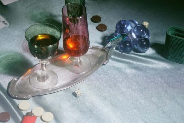 Checkpoint Wine: A Cold War Tasting Experience in Berlin - Setting and Atmosphere