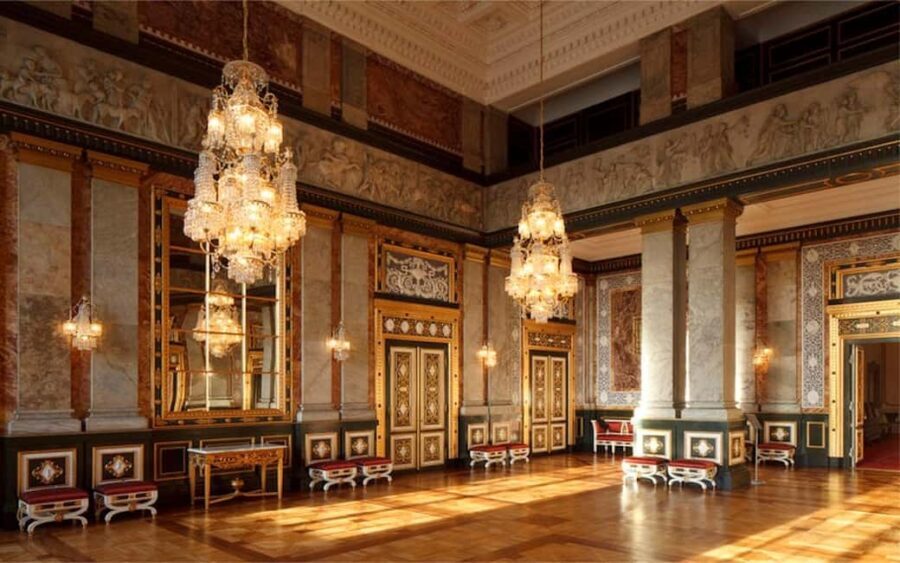 Christiansborg Palace Tour in Spanish - Practical Tips for Visiting Christiansborg Palace