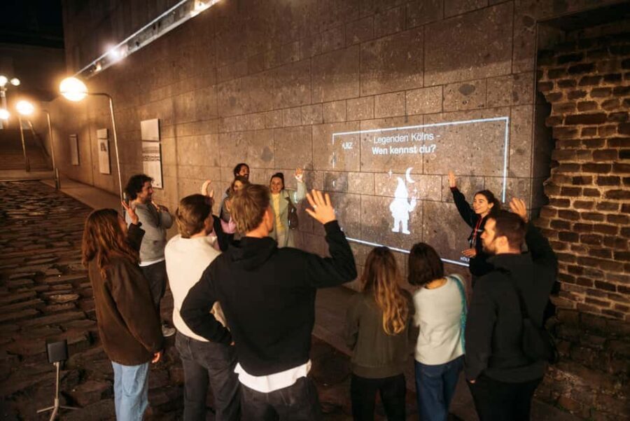 Cologne: Cologne Cathedral & Old Town in the evening  interactive tour with projector - The Value of This Tour
