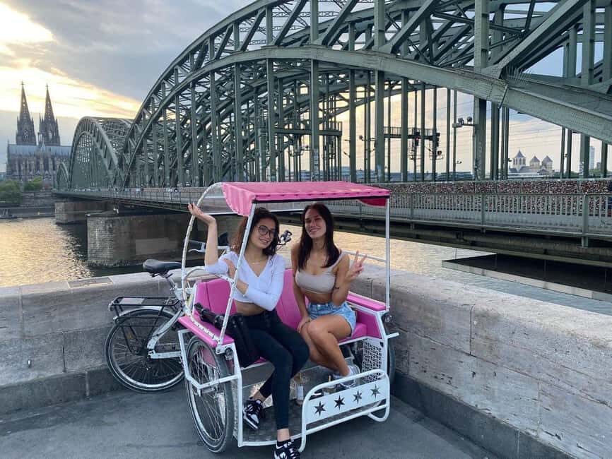Cologne: E-Rickshaw Sightseeing Tour - City Tour - City Tour - Bike Taxi - Discovering Cologne on a Bike Taxi