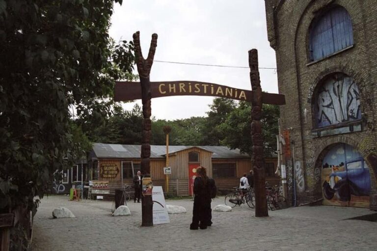 Copenhagen & Christiania : Guided Bike Tour in French - What the Tour Covers